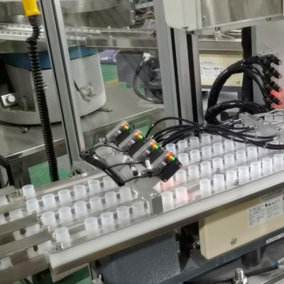 중국 100% 검사 비상 정지 버튼과 세탁용 세척제 캡에 대한 안전 센서와 자동 제일리 캡 조립 기계 판매용