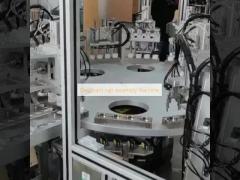 Macchina di assemblaggio flessibile per prodotti di consumo giornalieri per l'assemblaggio di tappi essiccanti