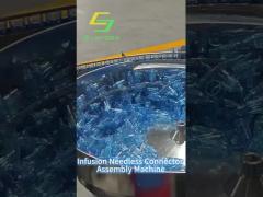 Assemblatrice per connettore senza ago per infusione
