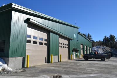 China Q345b Grade Sandwich Panel Wall Prebuilt Metal Garage for sale