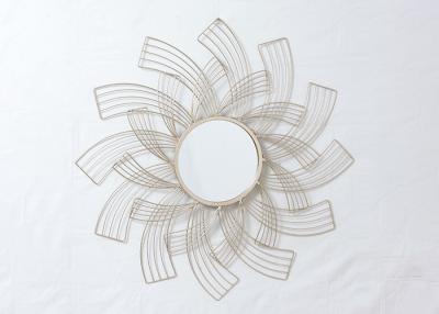 Cina Specchio floreale di arte della parete del metallo della camera da letto dell'oro moderno di Rosa in vendita