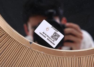 Cina Decorazione domestica moderna rispecchiata rotonda della struttura del metallo del quadrato dello sprazzo di sole dell'oro di arte della parete in vendita