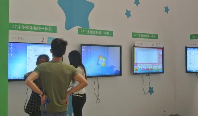 Hot sale 55 to 84 inch interactive tv touch screen whiteboard, all in one pc touch screen monitor with 4K UHD Resolution