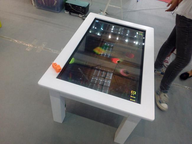 Lcd Interactive Smart Home Touch Screen Table Multi-Function Table With Computer For Kids / Family / Meeting