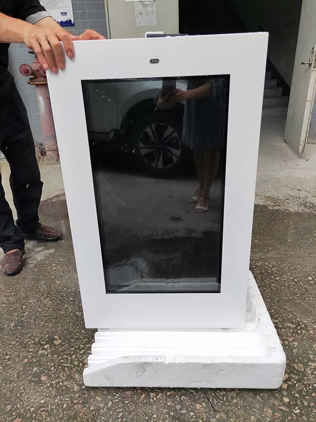 Digital Advertising Signs Outdoor 32 Inch LCD Display Advertising Screen Digital Signage Kiosk
