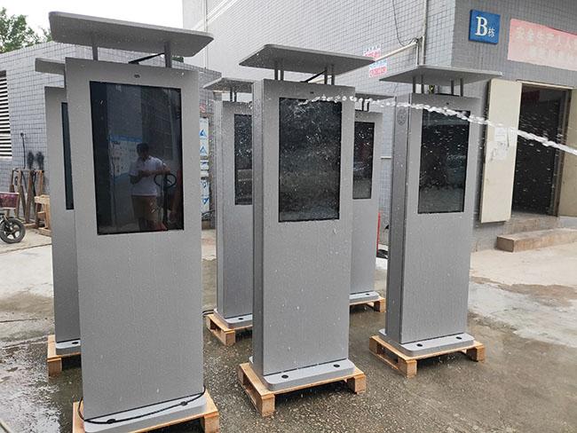 Waterproof 32" Battery Powered LCD Digital Signage Outdoor Kiosk Outdoor Electronic Signs For Business