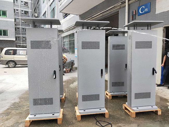 Waterproof 32" Battery Powered LCD Digital Signage Outdoor Kiosk Outdoor Electronic Signs For Business