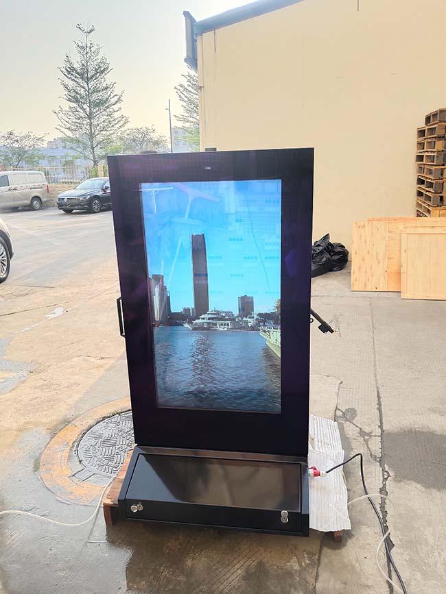 Waterproof Outdoor 7*24-Hour Work 43 Inch LCD Portable Outdoor Digital Signage And Display