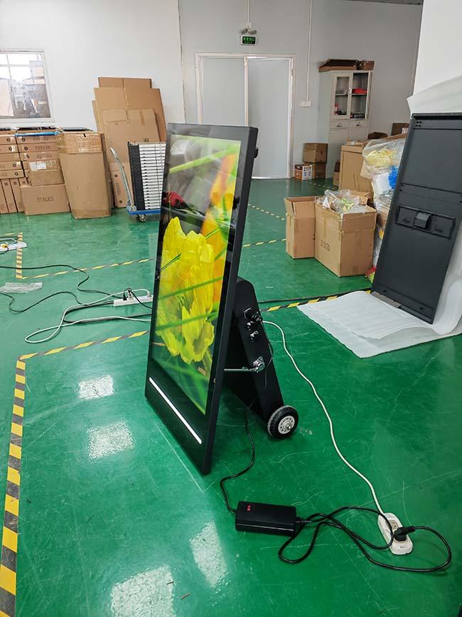 Outdoor LCD Digital Signage