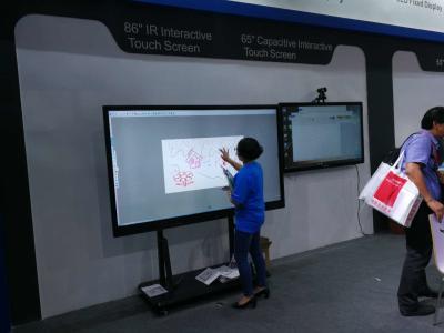 中国 1 PCのタッチスクリーン8GBのRAM、1コンピュータの大きいタッチ画面すべての可動装置すべて 販売のため