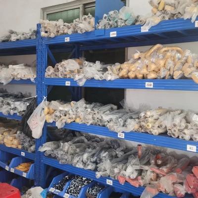 Cina Distribuzione al dettaglio di tubi di ferro per l'ingresso dell'olio del cilindro a braccio medio per escavatori montati su camion Komatsu PC56 in vendita