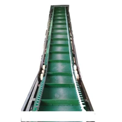 Cina Nastro trasportatore a parete laterale ondulato per estrazione del grano Nastro trasportatore ad angolo di immersione di grandi dimensioni in vendita