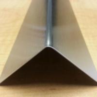 China 316L Stainless Steel Unequal Angle Profile Custom Width Mirror Finish ±0.01mm Tolerance for sale