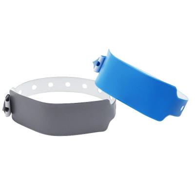 Cina Plastico personalizzabile Vinyl Event Braccialetti Usa e getta Acquaproof Attività Promozione di vendita Evento Braccialetto regalo in vendita