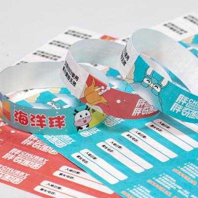 中国 工場イベント 紙のブレスレット バーコード番号付き 防水プール イベント識別 入場 ティベック 腕帯 販売のため