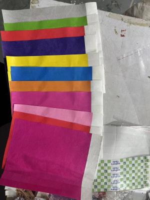 中国 イベント カスタム タイベック ブレスレット バーコード 番号 防水 プール パーティー 識別 入場 入場 紙の腕帯 販売のため