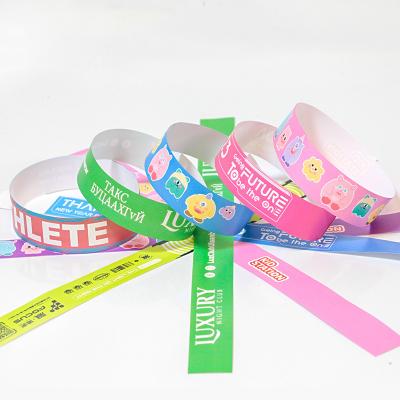 中国 Pool Party Festival VIP Entry Tyvek Wristbands with Bar Coding and Adjustable Design 販売のため
