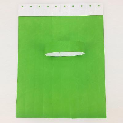 中国 Waterproof Custom Tyvek Paper Wristbands Full Color Printing for Event Management 販売のため