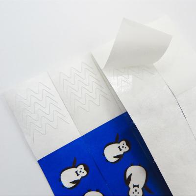 中国 Adjustable Custom Tyvek Paper Wristbands Personalized Heat Resistant For Event 販売のため