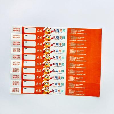 中国 色とりどりのフルカラープリント ブレスレット カスタムロゴプリント ネオンとスナップ 閉じる 販売のため