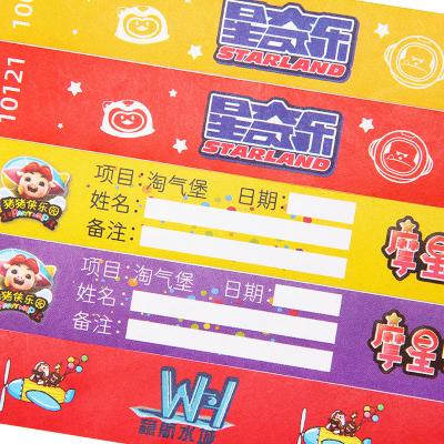 中国 オーダーメイド イベント タイベック 紙の腕帯 耐久性 防水 イベントパーティー会議 アクセス制御 販売のため