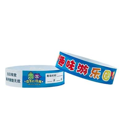 中国 スナップ 閉じる 異なる色でイベントエントリーとアクセスのためのTyvek腕帯 販売のため