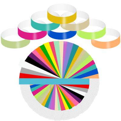 China Brazalete desechable impermeable con código QR y número de serie para el evento VIP de 2025 Entrada VIP en papel sintético en venta