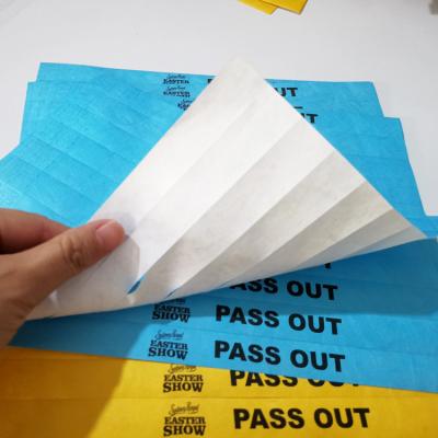 China Full Color Printing Tyvek Paper Wristbands with Waterproof Diverse Color Options for sale
