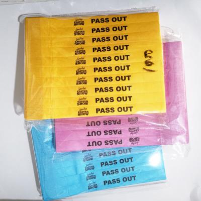China Full Color Printing Tyvek Paper Wristbands with Waterproof Diverse Color Options for sale