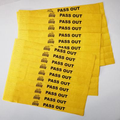 China Full Color Printing Tyvek Paper Wristbands with Waterproof Diverse Color Options for sale
