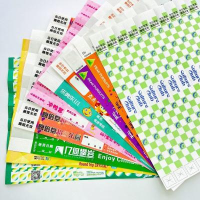 중국 일회용 이벤트 식별을 위한 조절 가능하고 내구성 있는 Tyvek 손목밴드 판매용
