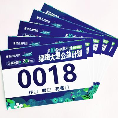 Китай Tyvek Race Bib Numbers 210 мм Скрин-печать на заказ Цвета продается