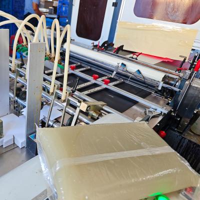 Cina La colla di gelatina industriale è adatta per macchine di produzione di scatole rigide a media e alta velocità completamente automatiche in vendita