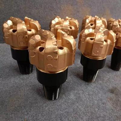 中国 鉱山機械の油井PDCのビット マトリクスのダイヤモンドの石の穴あけ工具 販売のため