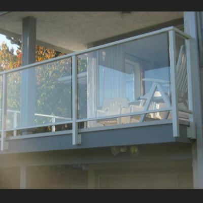 China 316 Staircase Steel Round Baluster Glass Railing for sale