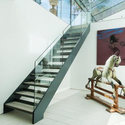 China Hot Sale Double Stringers Non-slip Wood Tread Stairs for sale