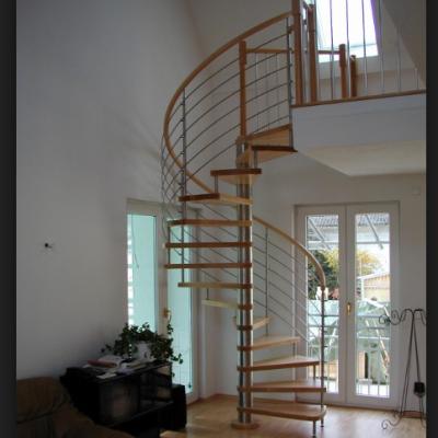 China Customized Modern Spiral Staircase with Ruber Wood Steps for sale
