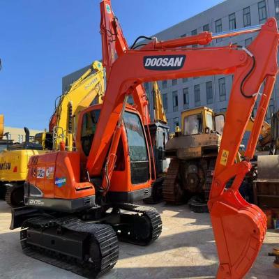Chine Excavateur mini utilisé Doosan DX75 compact polyvalent à vendre