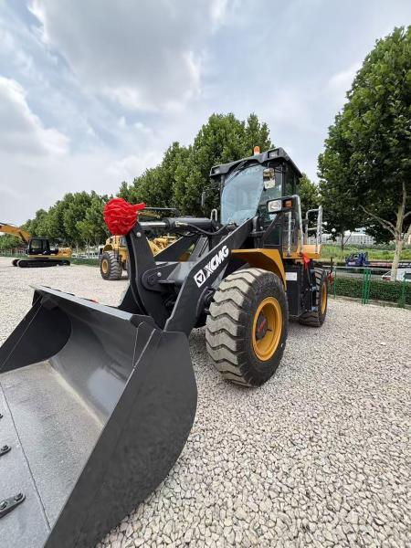 Quality Second hand Wheel Loader XCMG LW300KN 10.8tons with 1.9m3 bucket for sale