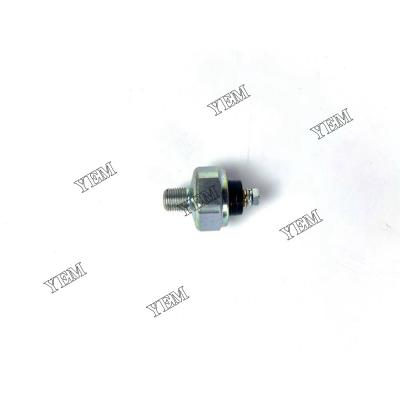 Cina D1105 Oil Pressure Sensor 15841-39013 For Kubota Excavator Engine Parts in vendita