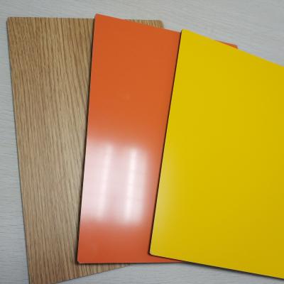 Cina pannello composito di alluminio solido spesso 5mm di 2mm 3mm 4mm, bianco composito di lucentezza del pannello del metallo in vendita