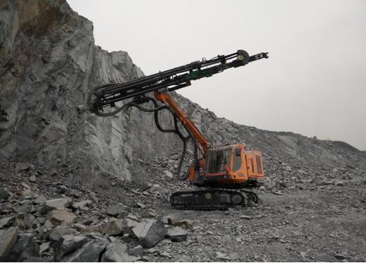 High Speed Crawler Drilling Rig / Powerful Small Rock Drilling Equipment