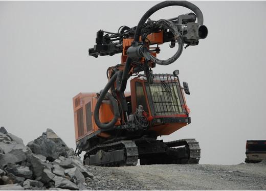 High Speed Crawler Drilling Rig / Powerful Small Rock Drilling Equipment