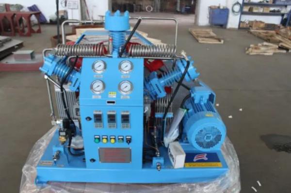 Quality Medical 150bar Oil Free Oxygen Compressor 200rpm Water Cooling for sale