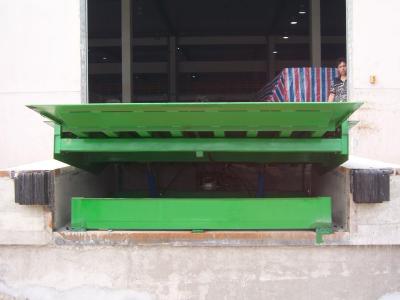 Cina Funzionamento a pulsante del livellatore idraulico della piattaforma di accesso del camion industriale in vendita