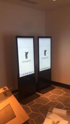 Cina Schermo Touchable LCD a 49 pollici di grado 1920*1080 del cavalletto 178 in vendita