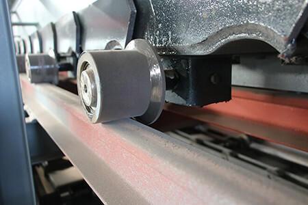 에이프론 공급기 롤러