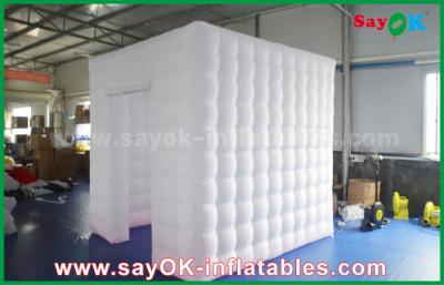 Chine Image gonflable de studio de photo peignant de photo de cabine le plein Oxford cube gonflable blanc gonflable en tente 2.5m à vendre