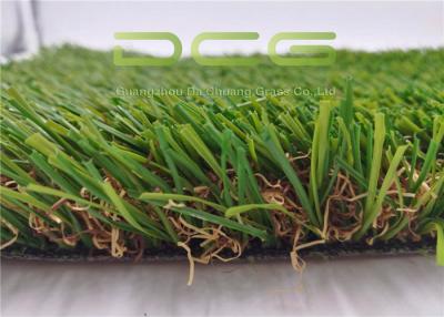 Cina erba artificiale di alta densità 16800 di 40mm che abbellisce per il giardino e l'iarda domestica in vendita