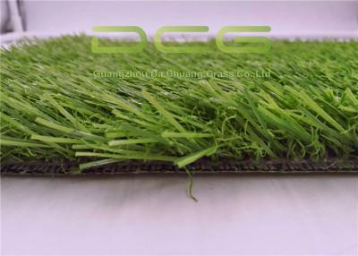 Cina Tappeto artificiale d'abbellimento all'aperto dell'erba del PE per il giardino 10 anni di garanzia in vendita